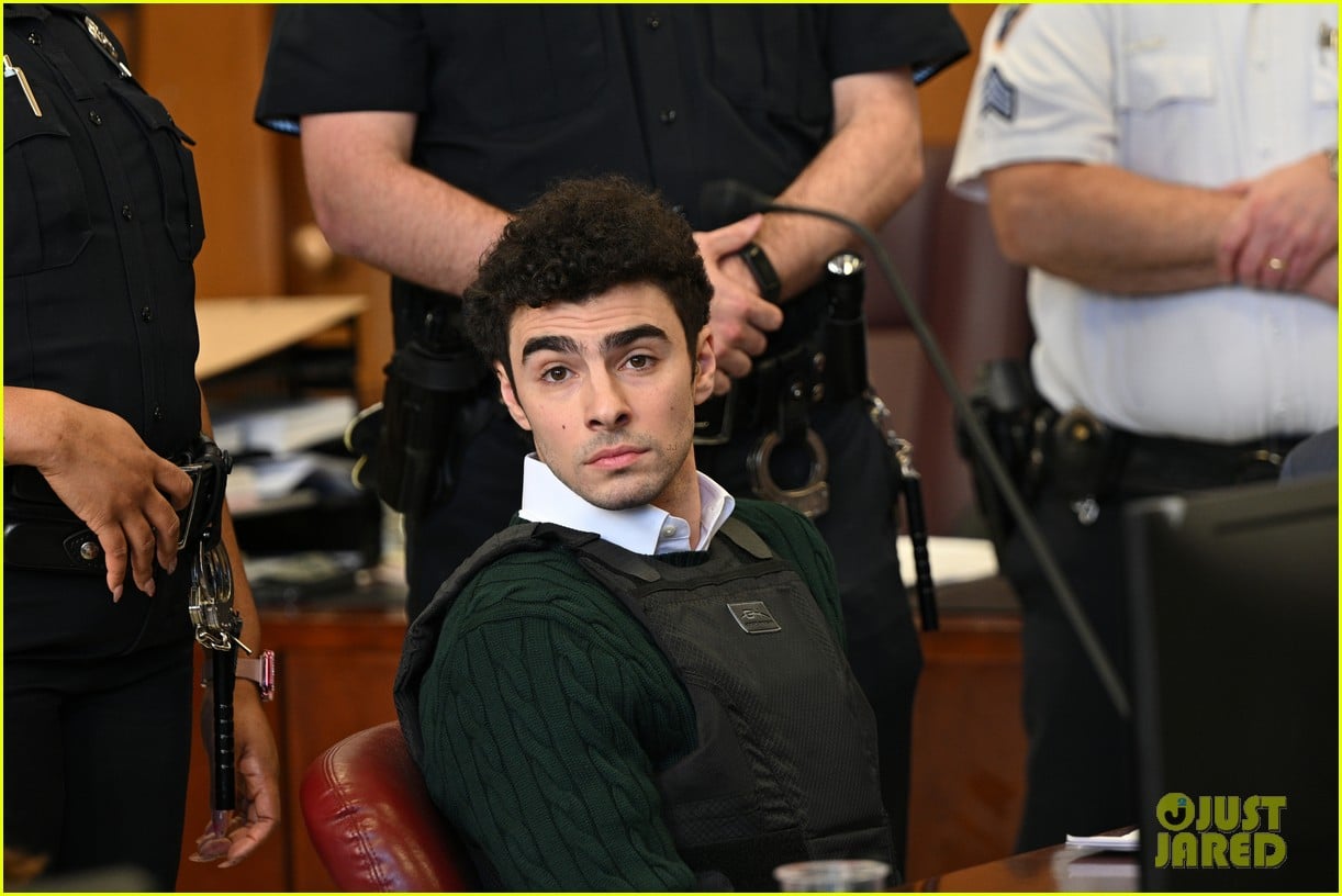 Luigi Mangione Wears Bulletproof Vest for Court Appearance as Lawyer Complains About Actors ...