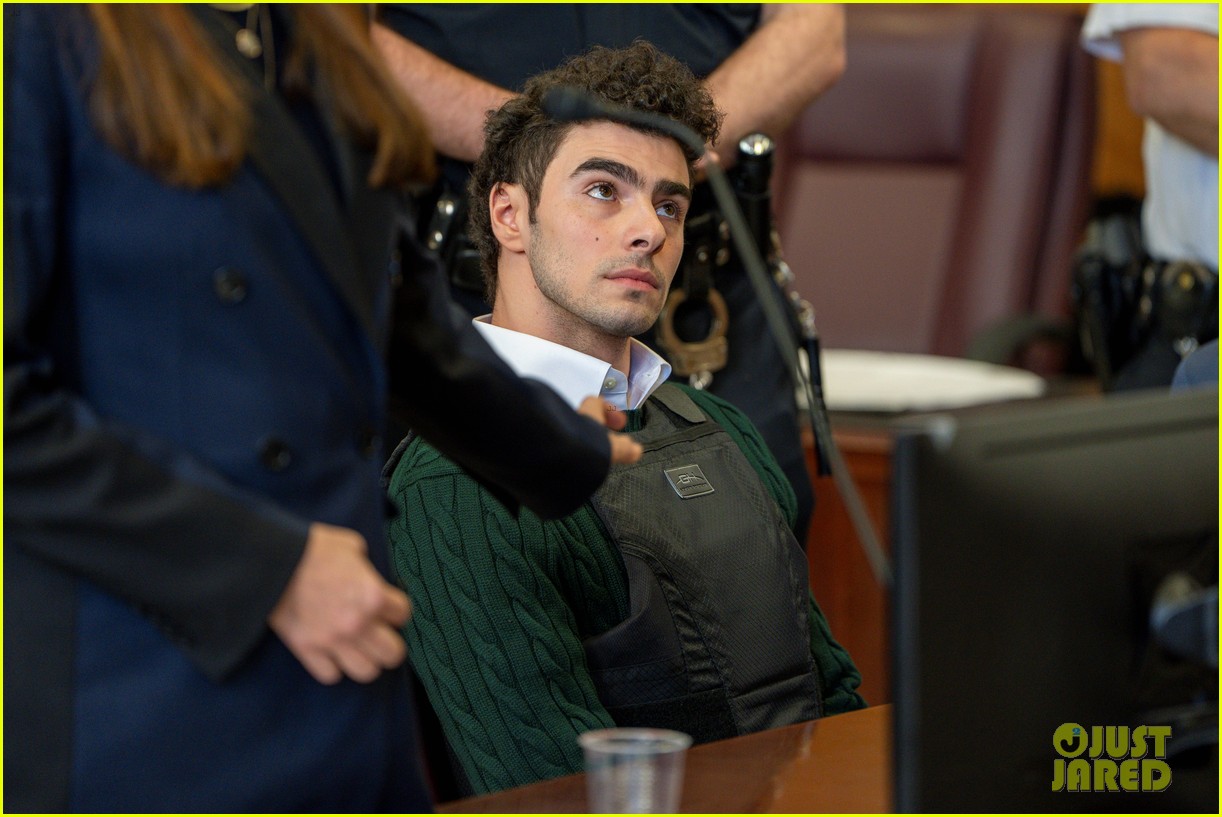 Luigi Mangione Wears Bulletproof Vest for Court Appearance as Lawyer Complains About Actors ...