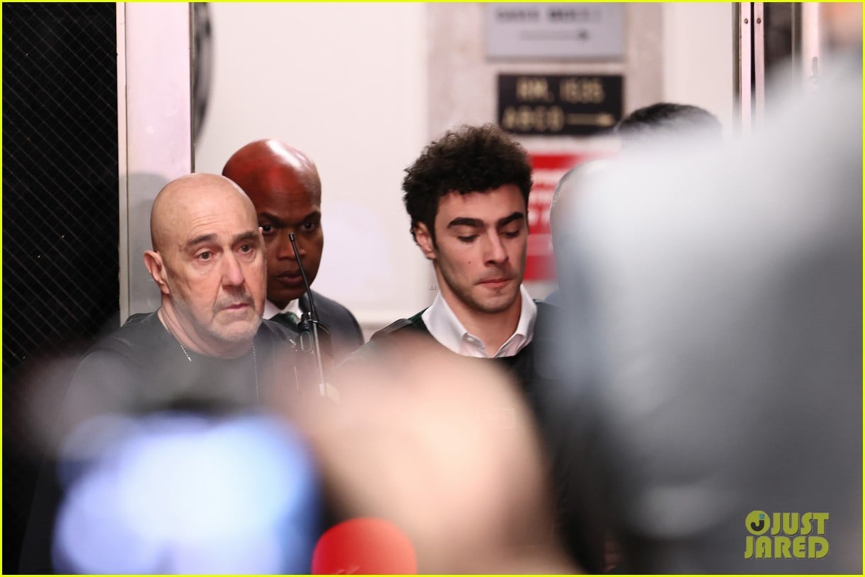 Luigi Mangione Wears Bulletproof Vest for Court Appearance as Lawyer ...