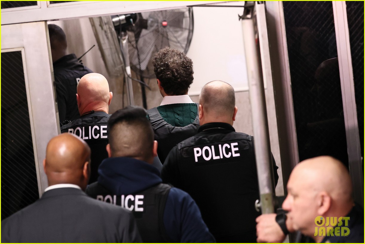 Luigi Mangione Wears Bulletproof Vest for Court Appearance as Lawyer Complains About Actors ...