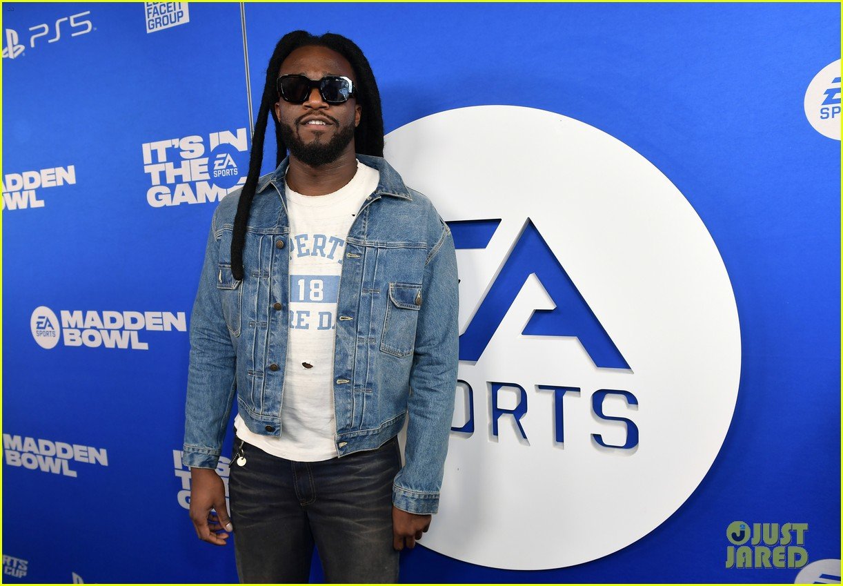 David Dobrik Shows Off Ripped Physique in New Hugo Boss Underwear ...