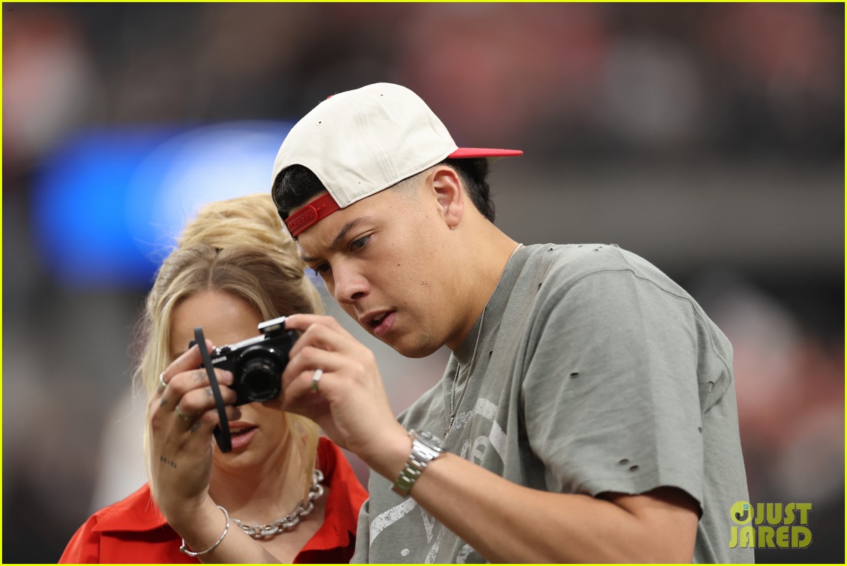 Who Are Patrick Mahomes' Mom, Dad & Brother? Meet Randi, Pat Sr ...