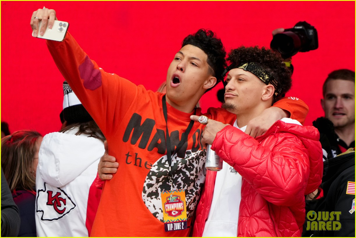 Who Are Patrick Mahomes' Mom, Dad & Brother? Meet Randi, Pat Sr. & Jackson Mahomes (Photos ...