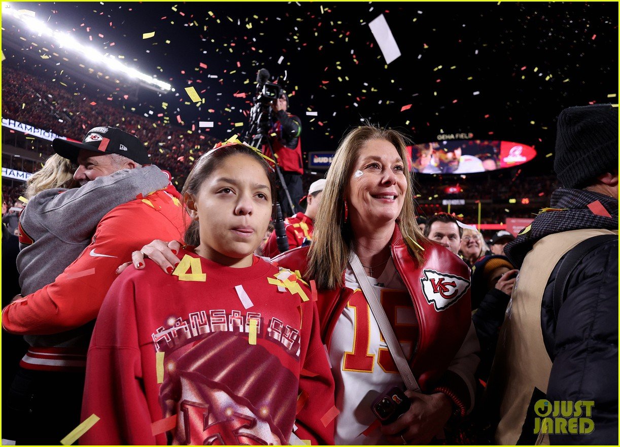 Who Are Patrick Mahomes' Mom, Dad & Brother? Meet Randi, Pat Sr ...