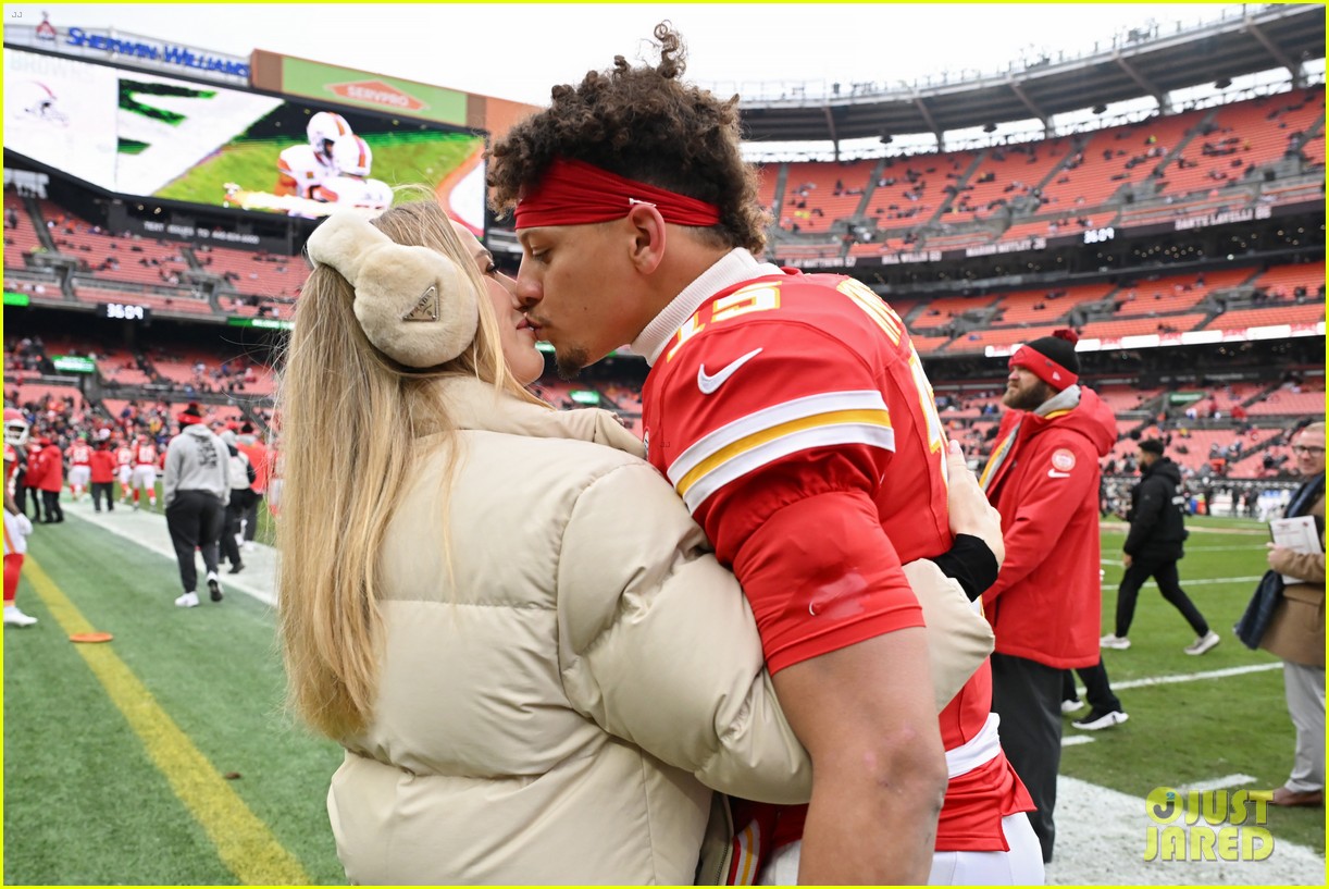 Who Are Patrick Mahomes' Wife & 3 Kids? Meet Brittany & Their Children ...