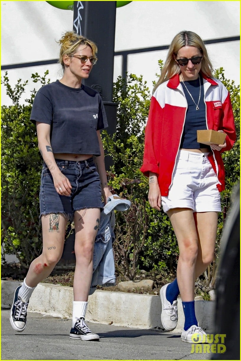 Kristen Stewart & Fiancée Dylan Meyer Step Out for Lunch Date in L.A.: Photo 5129063 | Kristen ...