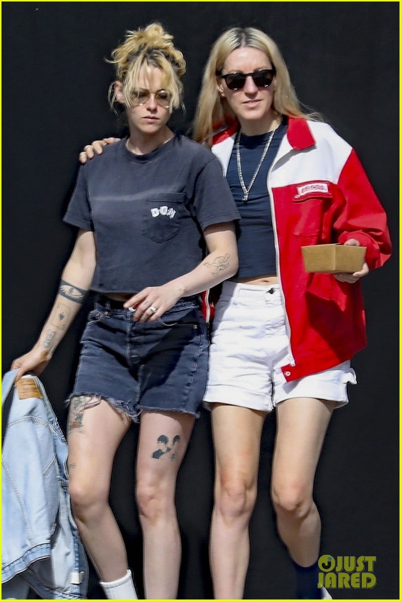 Kristen Stewart & Fiancée Dylan Meyer Step Out for Lunch Date in L.A.: Photo 5129065 | Kristen ...