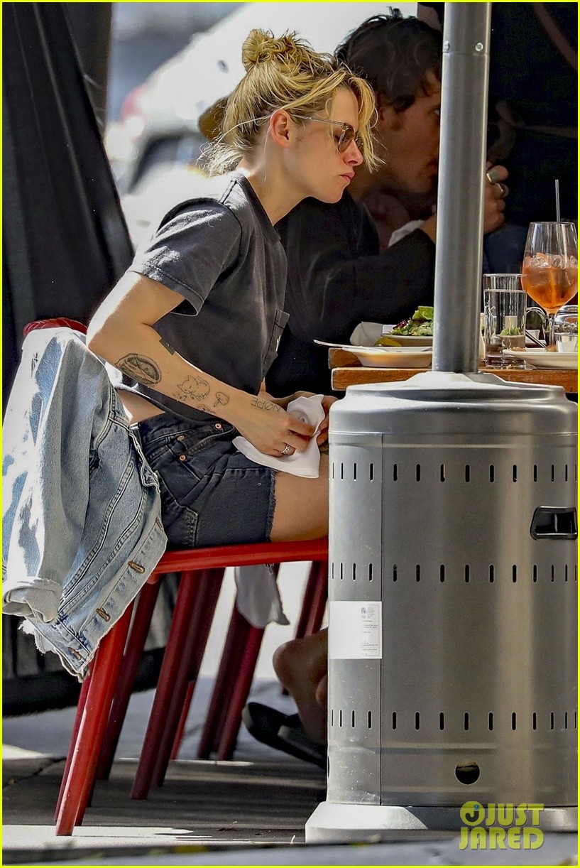 Kristen Stewart & Fiancée Dylan Meyer Step Out for Lunch Date in L.A.: Photo 5129083 | Kristen ...