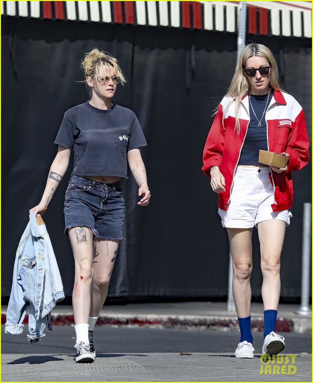 Kristen Stewart & Fiancée Dylan Meyer Step Out for Lunch Date in L.A.: Photo 5129098 | Kristen ...