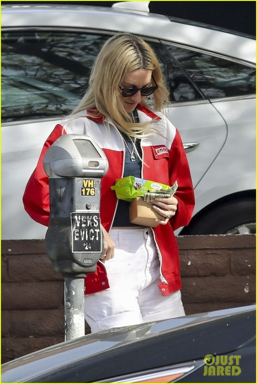 Kristen Stewart & Fiancée Dylan Meyer Step Out for Lunch Date in L.A ...