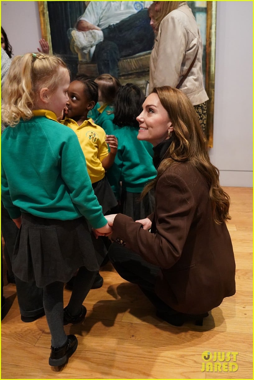 Photo: kate middleton field trip 06 | Photo 5122094 | Just Jared ...