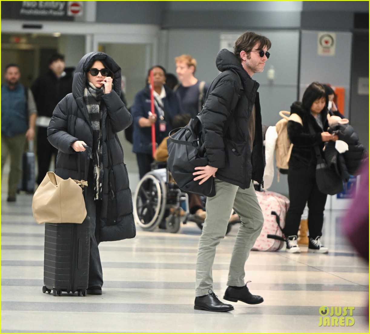 Olivia Munn & John Mulaney Bundle Up After Catching a Flight to NYC ...