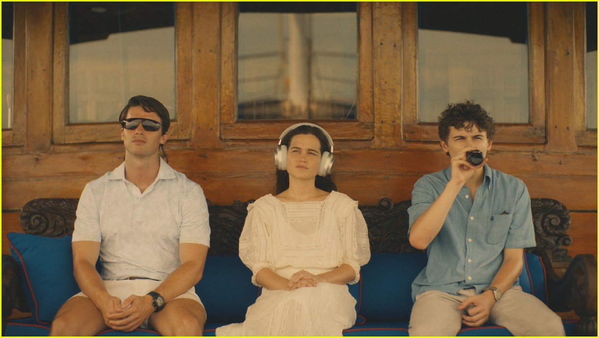 Patrick Schwarzenneger Talks NSFW Scene in ‘The White Lotus’ Season 3 Premiere, Says It's One of ...