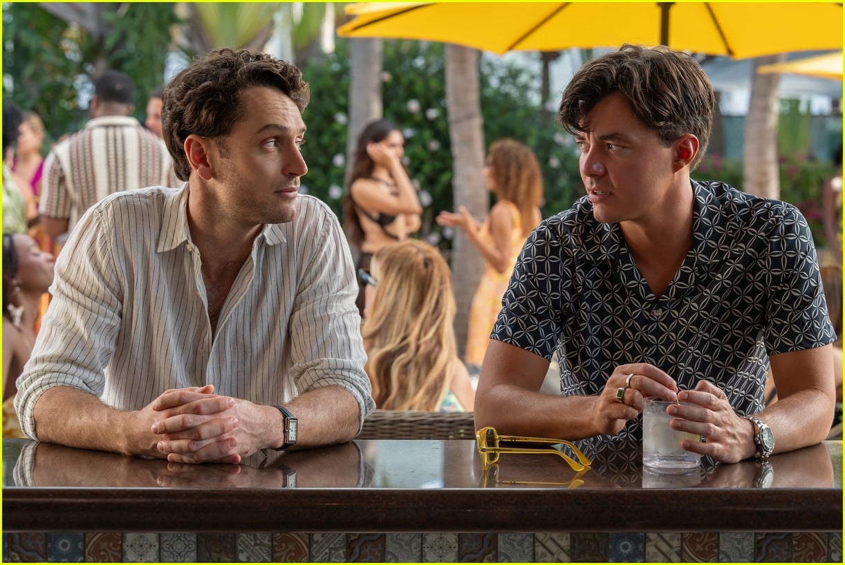 'Pulse' First Look Photos & Release Date Revealed: Willa Fitgerald & Justina Machado Star In ...