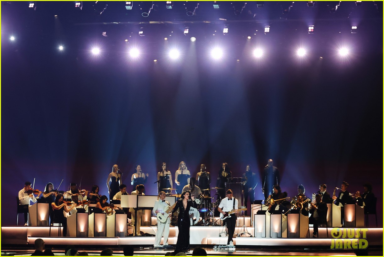 Raye Delivers Show-Stopping 'Oscar Winning Tears' Performance at Oscars ...