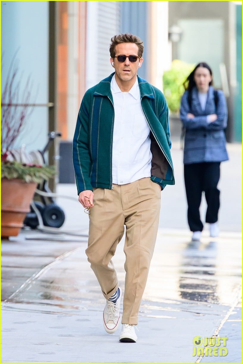 Why Ryan Reynolds' Aviation Gin Isn't Featured in 'A Simple Favor' Sequel: Photo 5129411 | Anna ...