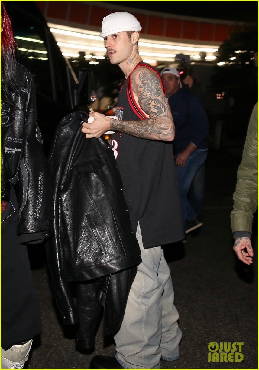 Hailey Bieber Gets Support from Husband Justin Bieber at Rhode Pop-Up ...