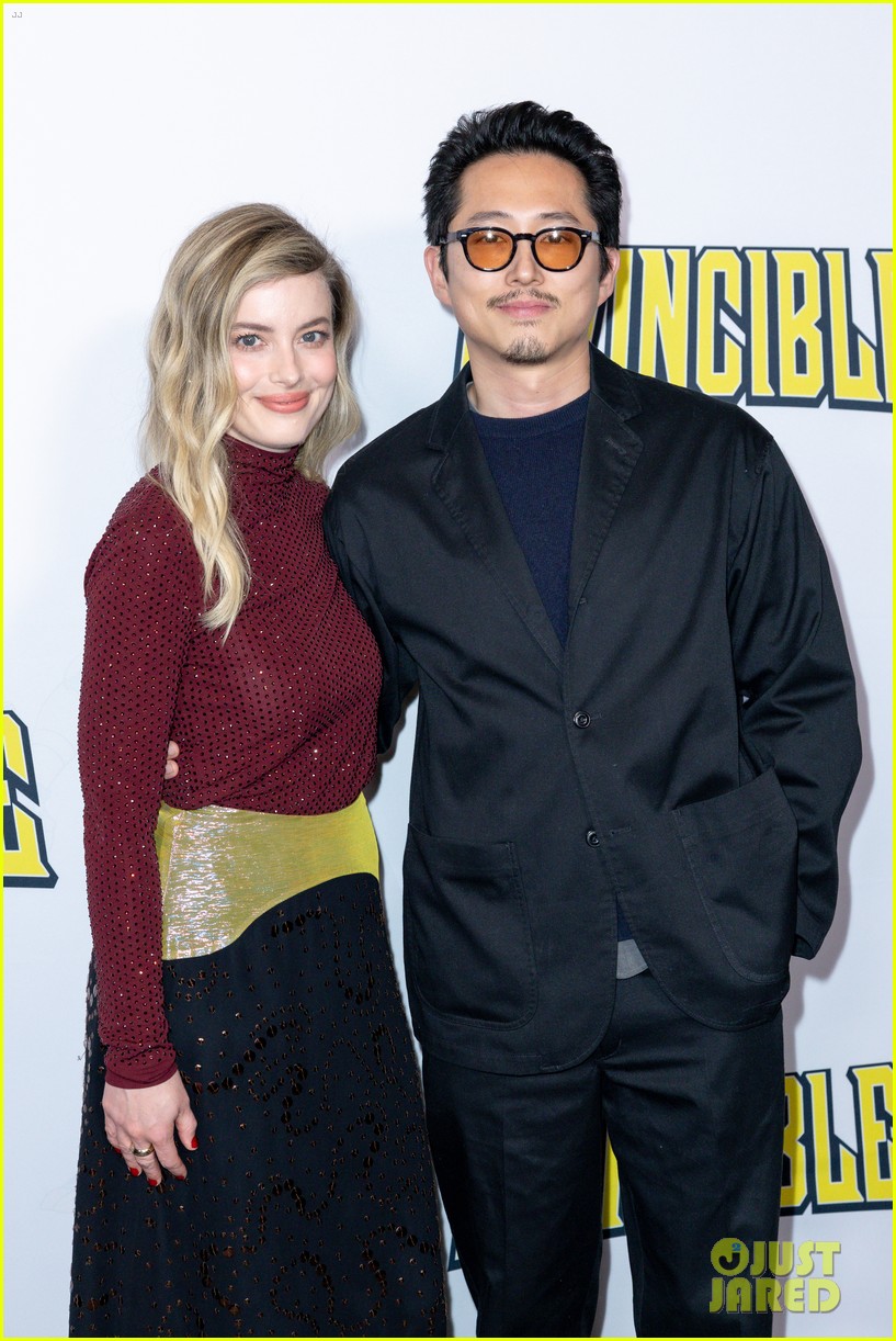 Sandra Oh & Steven Yeun Share Hug at 'Invincible' Season 3 Premiere ...