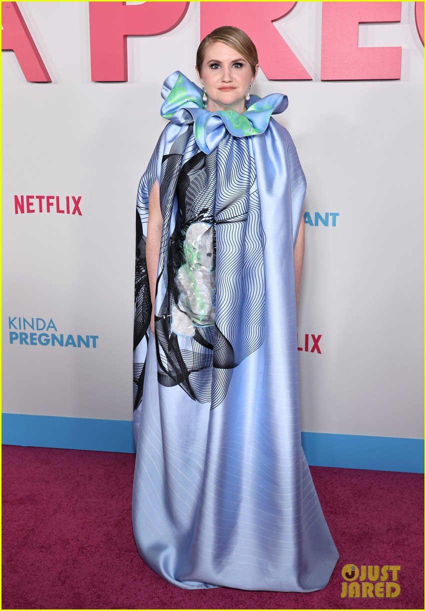 Amy Schumer Attends 'Kinda Pregnant' Red Carpet Premiere with Will ...