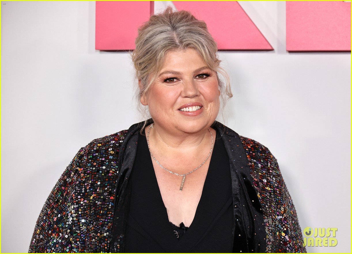 Amy Schumer Attends 'Kinda Pregnant' Red Carpet Premiere with Will ...