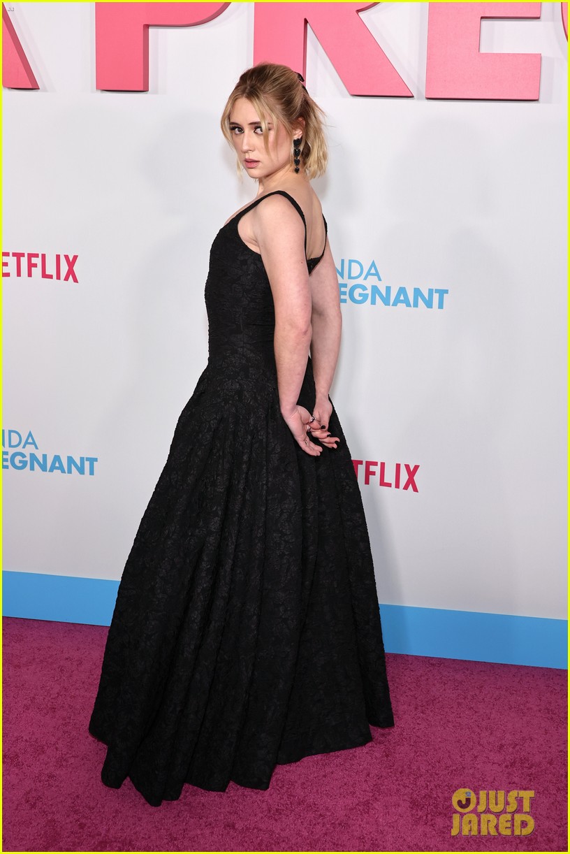 Amy Schumer Attends 'Kinda Pregnant' Red Carpet Premiere with Will ...