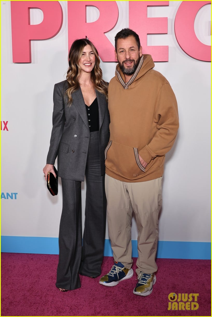 Amy Schumer Attends 'Kinda Pregnant' Red Carpet Premiere with Will ...