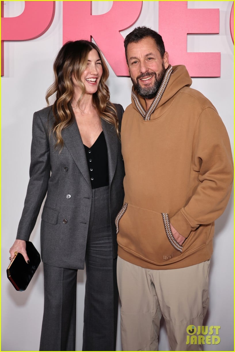 Amy Schumer Attends 'Kinda Pregnant' Red Carpet Premiere with Will ...