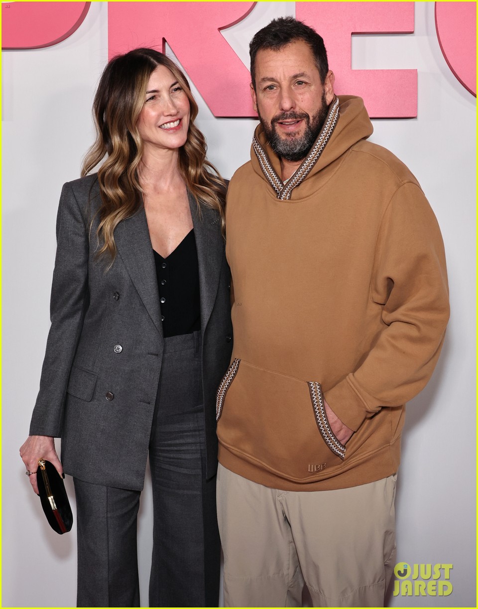 Amy Schumer Attends 'Kinda Pregnant' Red Carpet Premiere with Will ...