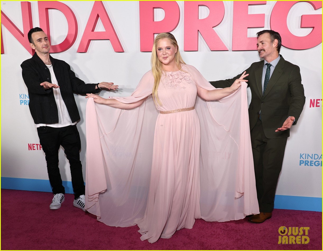 Amy Schumer Attends 'Kinda Pregnant' Red Carpet Premiere with Will ...