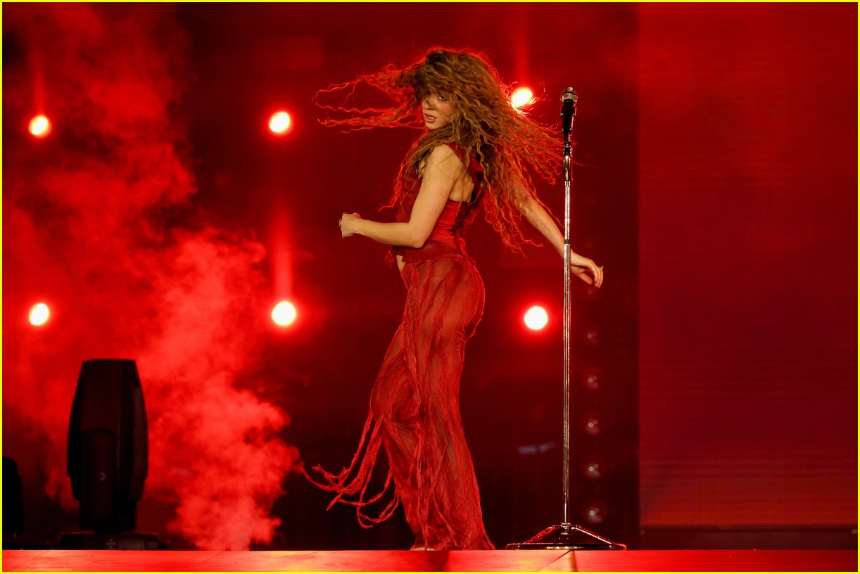 Photo: shakira world tour opening night 2025 20 | Photo 5125479 | Just ...