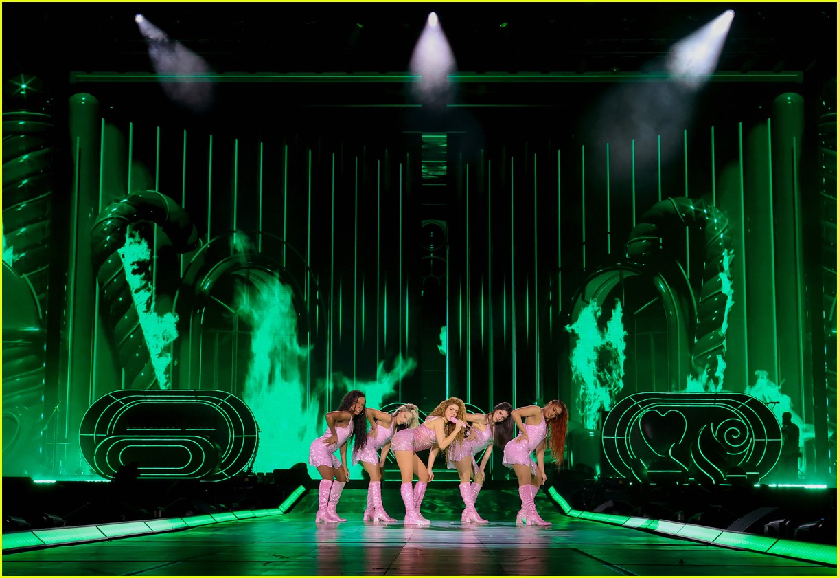 Photo: shakira world tour opening night 2025 86 | Photo 5125550 | Just ...