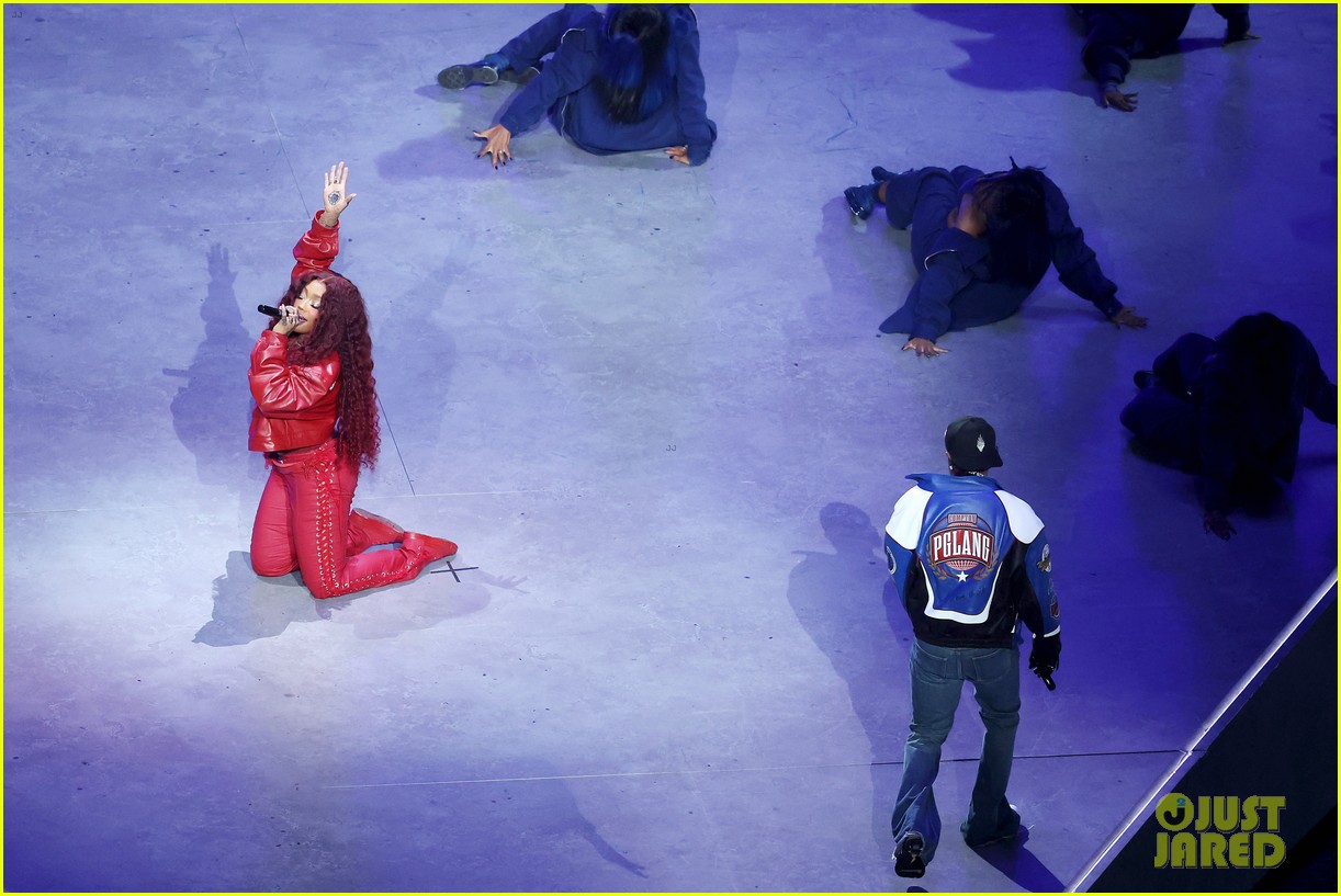 SZA Joins Kendrick Lamar & Performs 2 Songs During Super Bowl Halftime Show 2025: Photo 5124338 ...