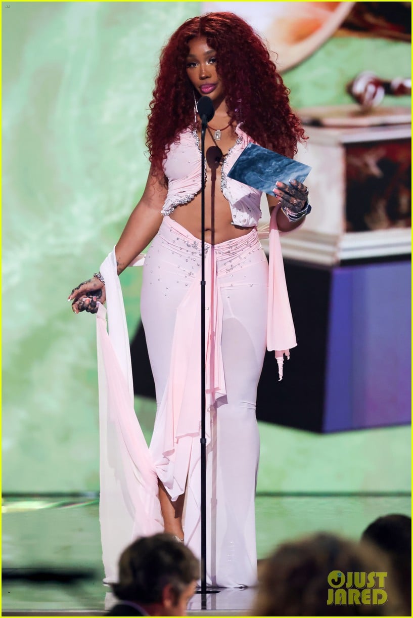 SZA Presents at Grammys 2025 After Winning Best R&B Song at Pre-Show ...