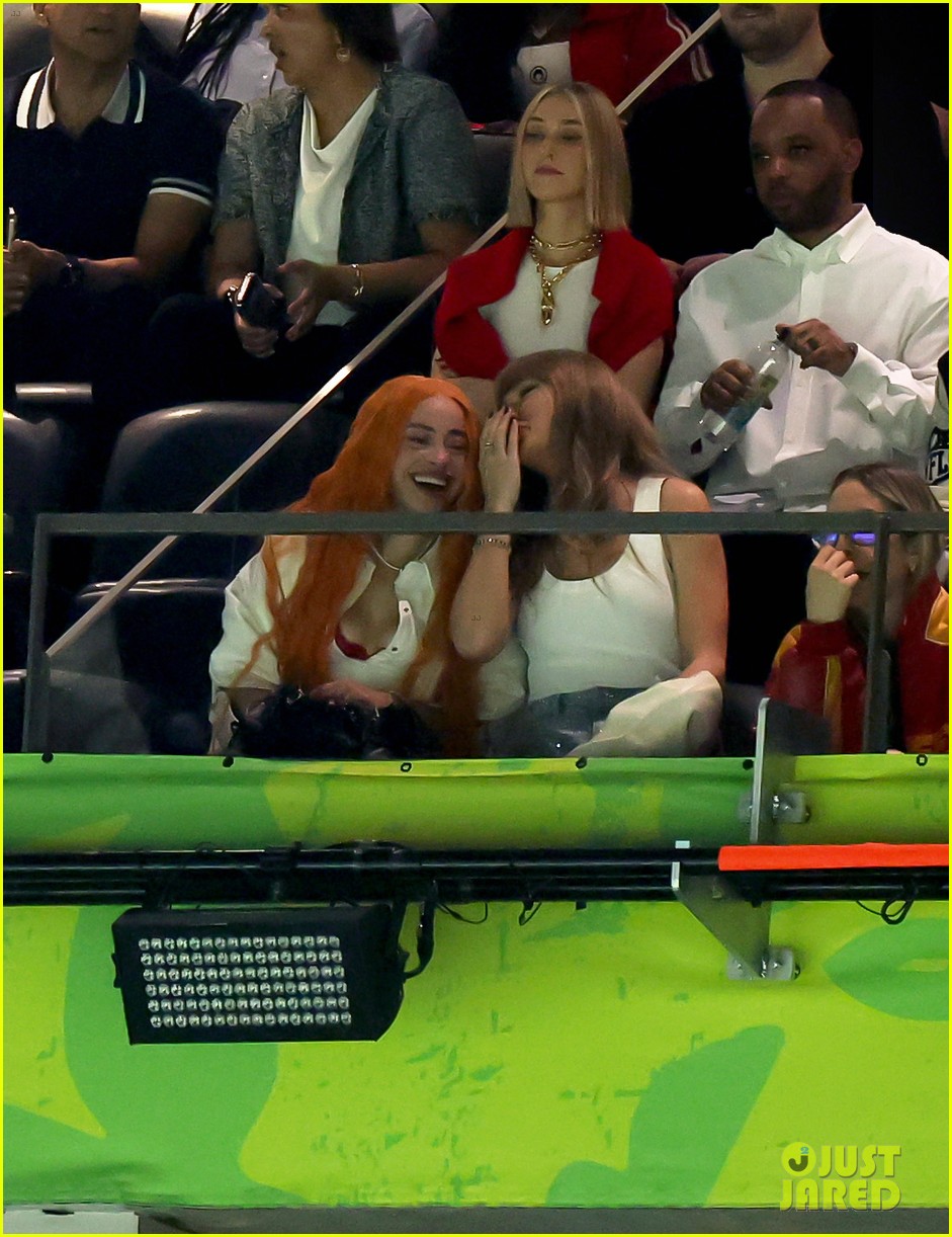 Who's Sitting with Taylor Swift at Super Bowl 2025? Look Inside Her ...