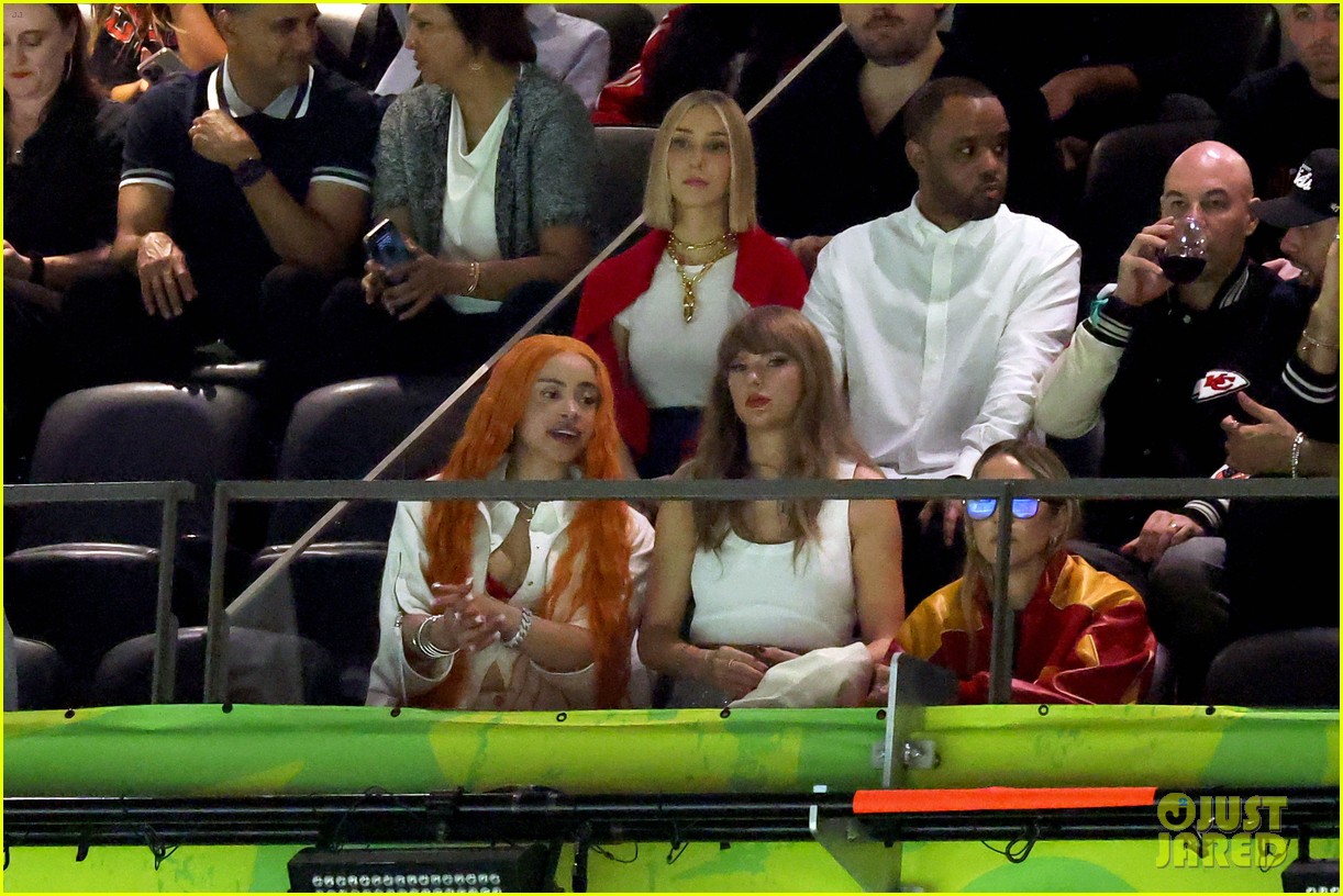 Who's Sitting with Taylor Swift at Super Bowl 2025? Look Inside Her ...