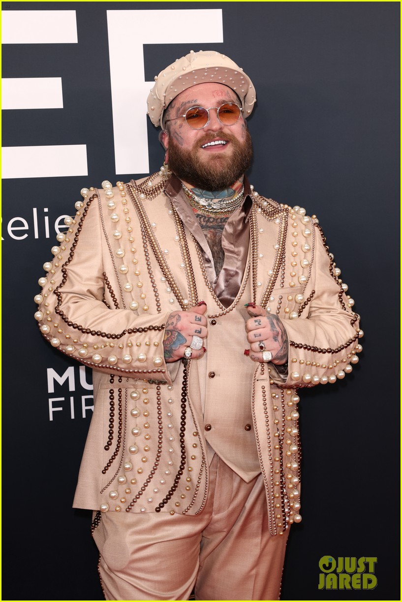Teddy Swims Is Drenched in Pearls at Grammys 2025 with Pregnant ...