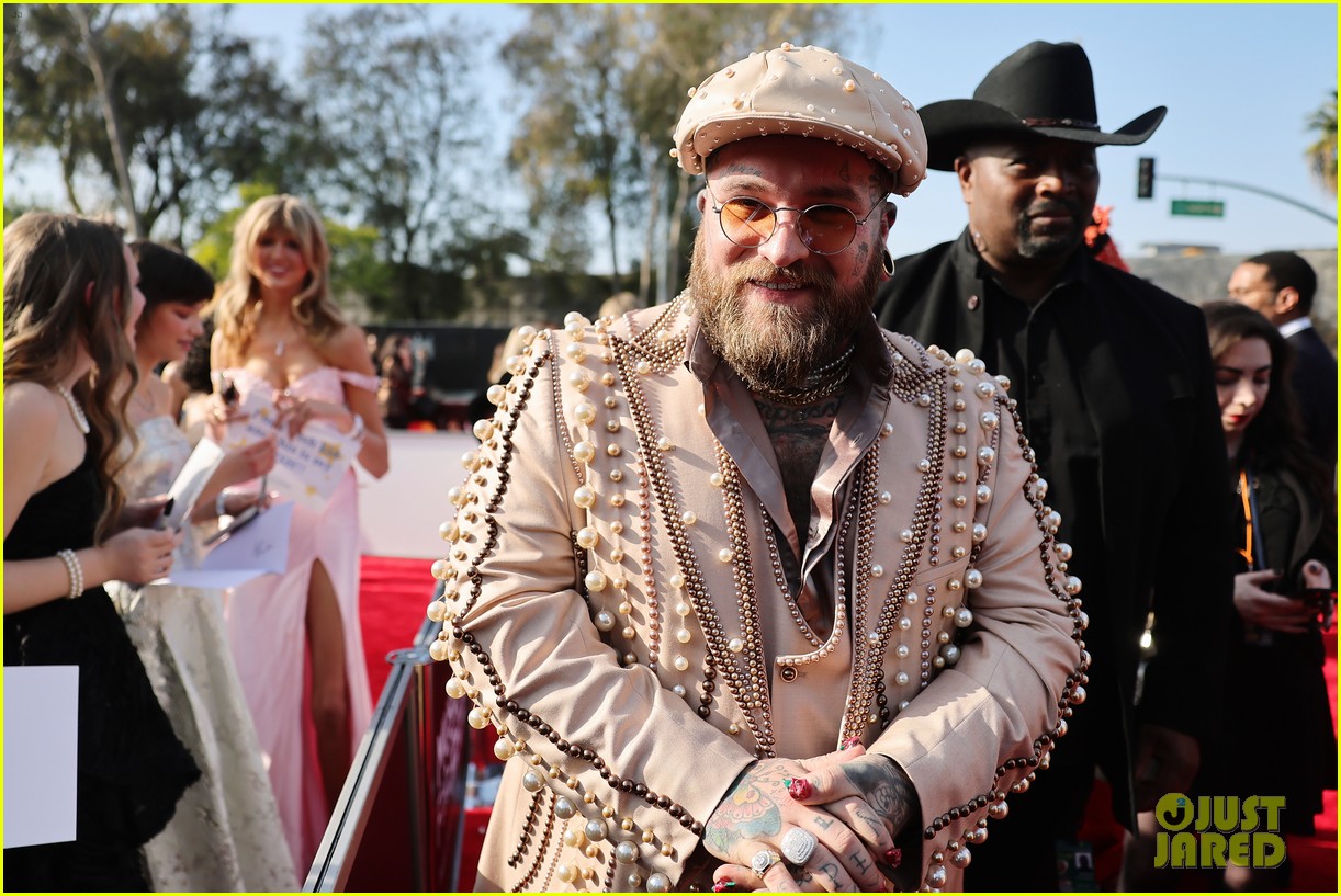Teddy Swims Is Drenched in Pearls at Grammys 2025 with Pregnant ...