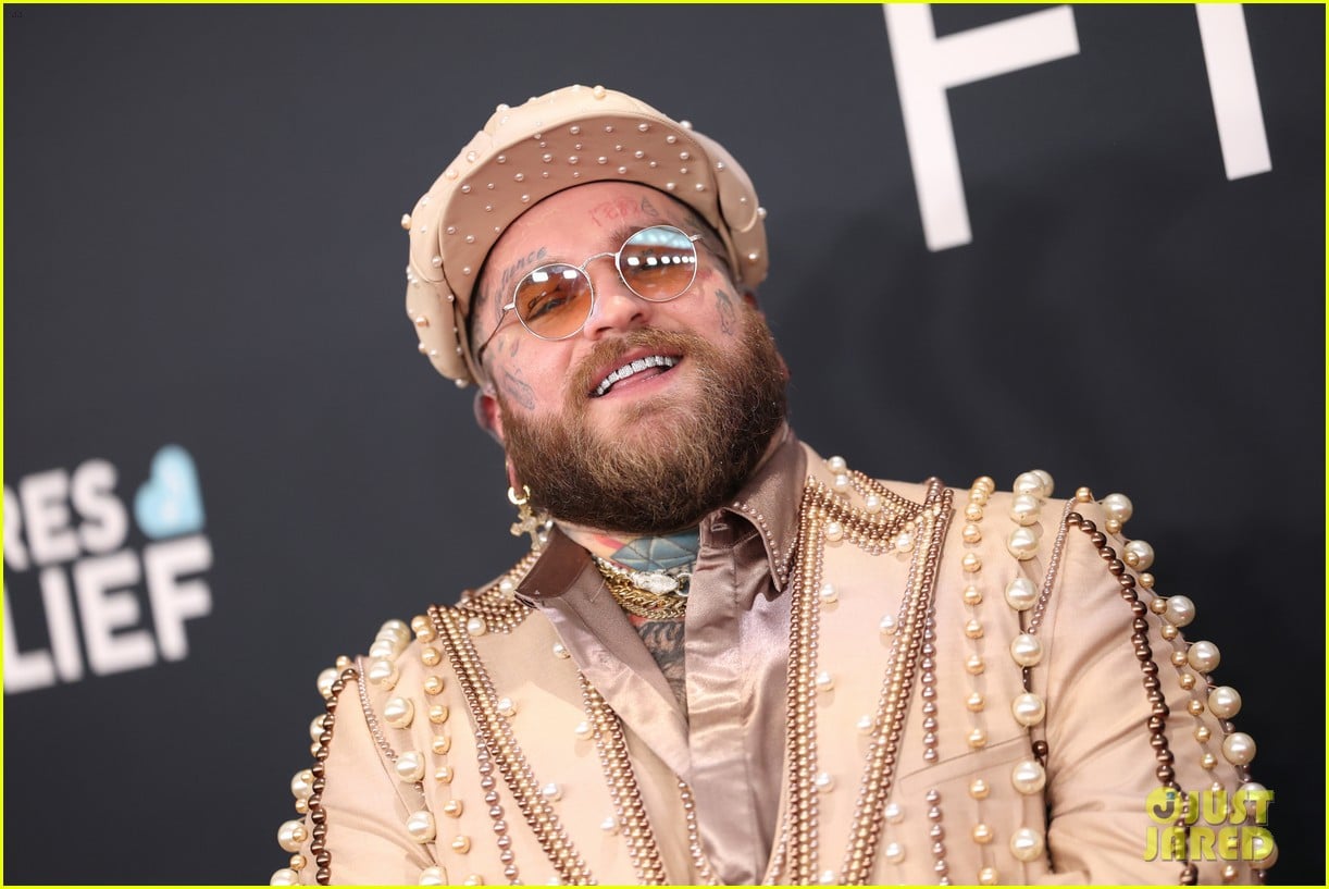 Teddy Swims Is Drenched in Pearls at Grammys 2025 with Pregnant ...