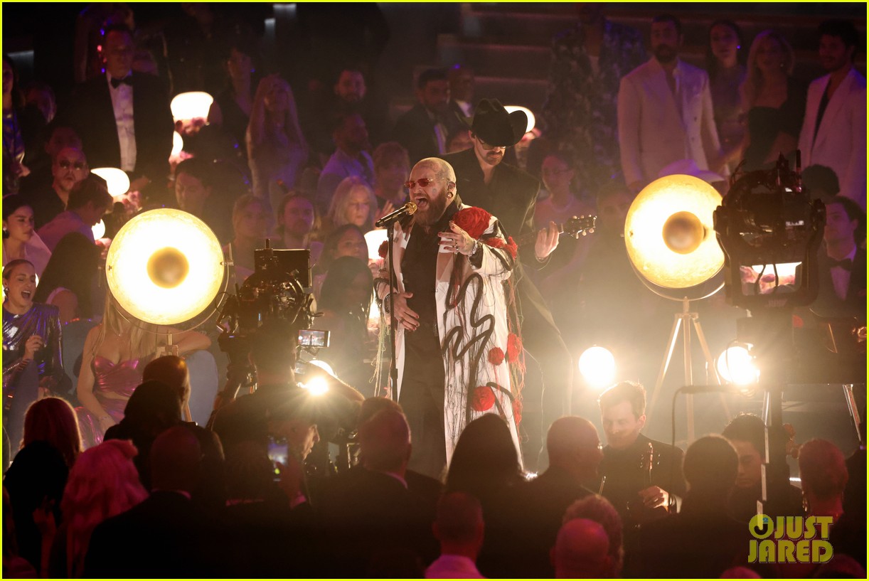 Teddy Swims Gives Intimate Performance of 'Lose Control' at Grammys ...