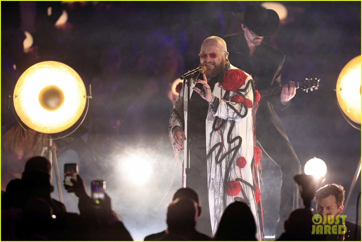 Teddy Swims Gives Intimate Performance of 'Lose Control' at Grammys ...