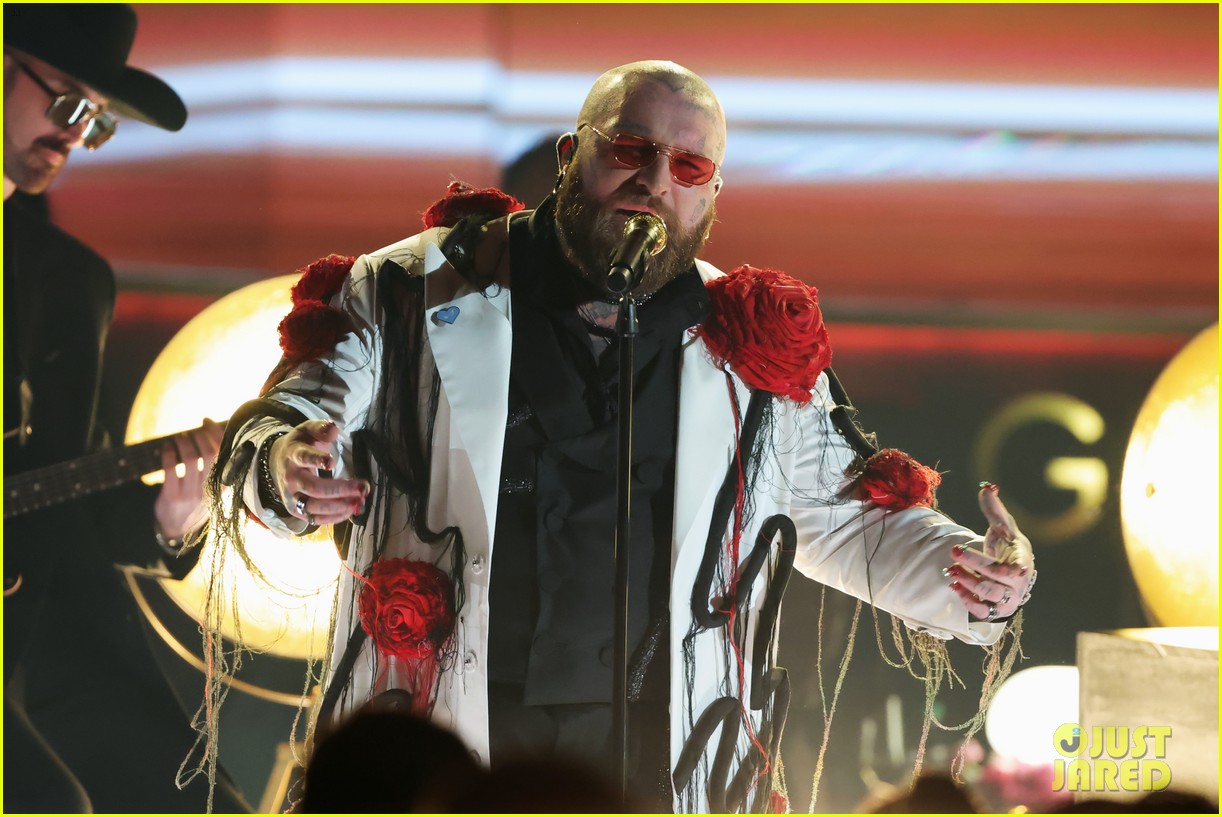 Teddy Swims Gives Intimate Performance of 'Lose Control' at Grammys ...