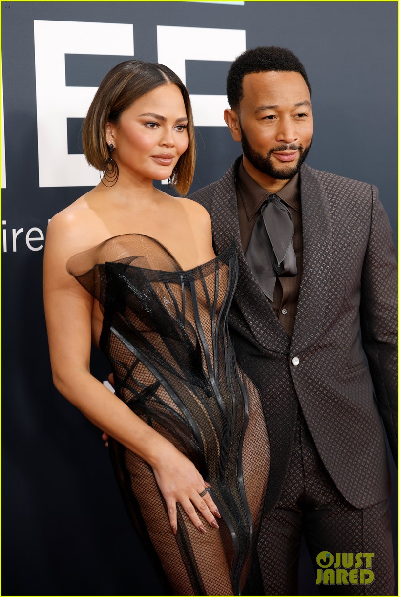 Chrissy Teigen & John Legend Make One Stylish Couple at Grammys 2025: Photo 5120381 | Chrissy ...