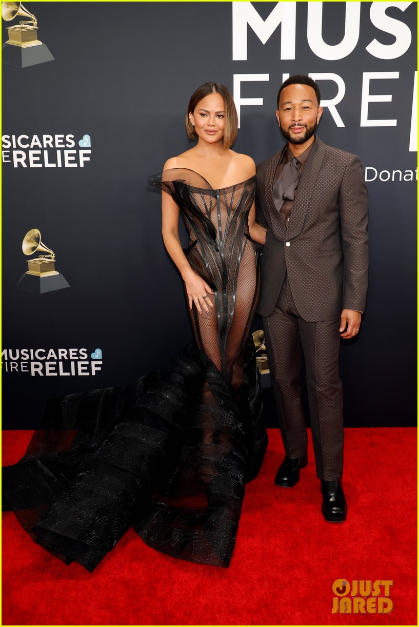 Chrissy Teigen & John Legend Make One Stylish Couple at Grammys 2025: Photo 5120385 | Chrissy ...