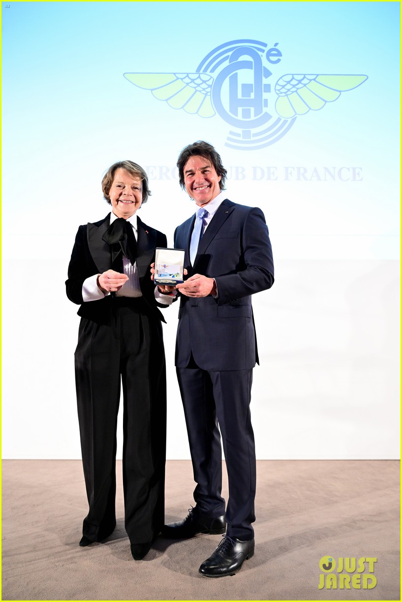 Tom Cruise Receives Grande Medaille of the Aero-Club de France!: Photo ...