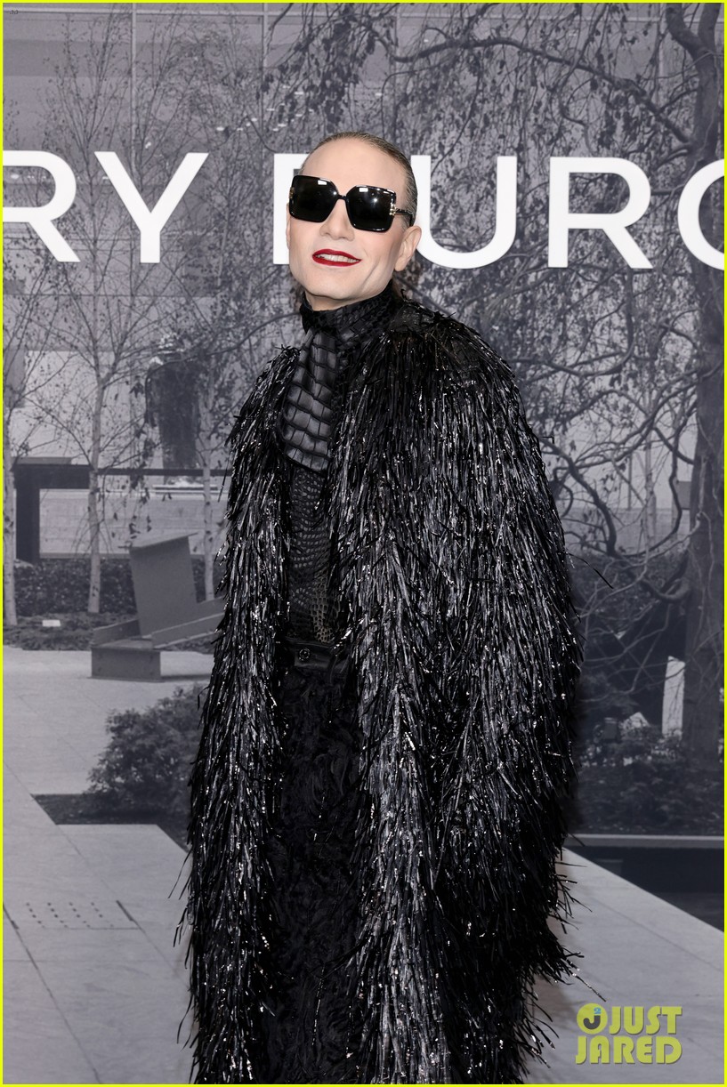 Tory Burch's NYFW Show Gets Star-Studded Front Row wih Amanda Seyfried ...