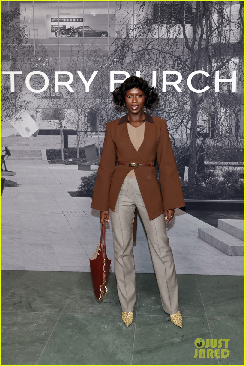 Tory Burch's NYFW Show Gets Star-Studded Front Row wih Amanda Seyfried ...