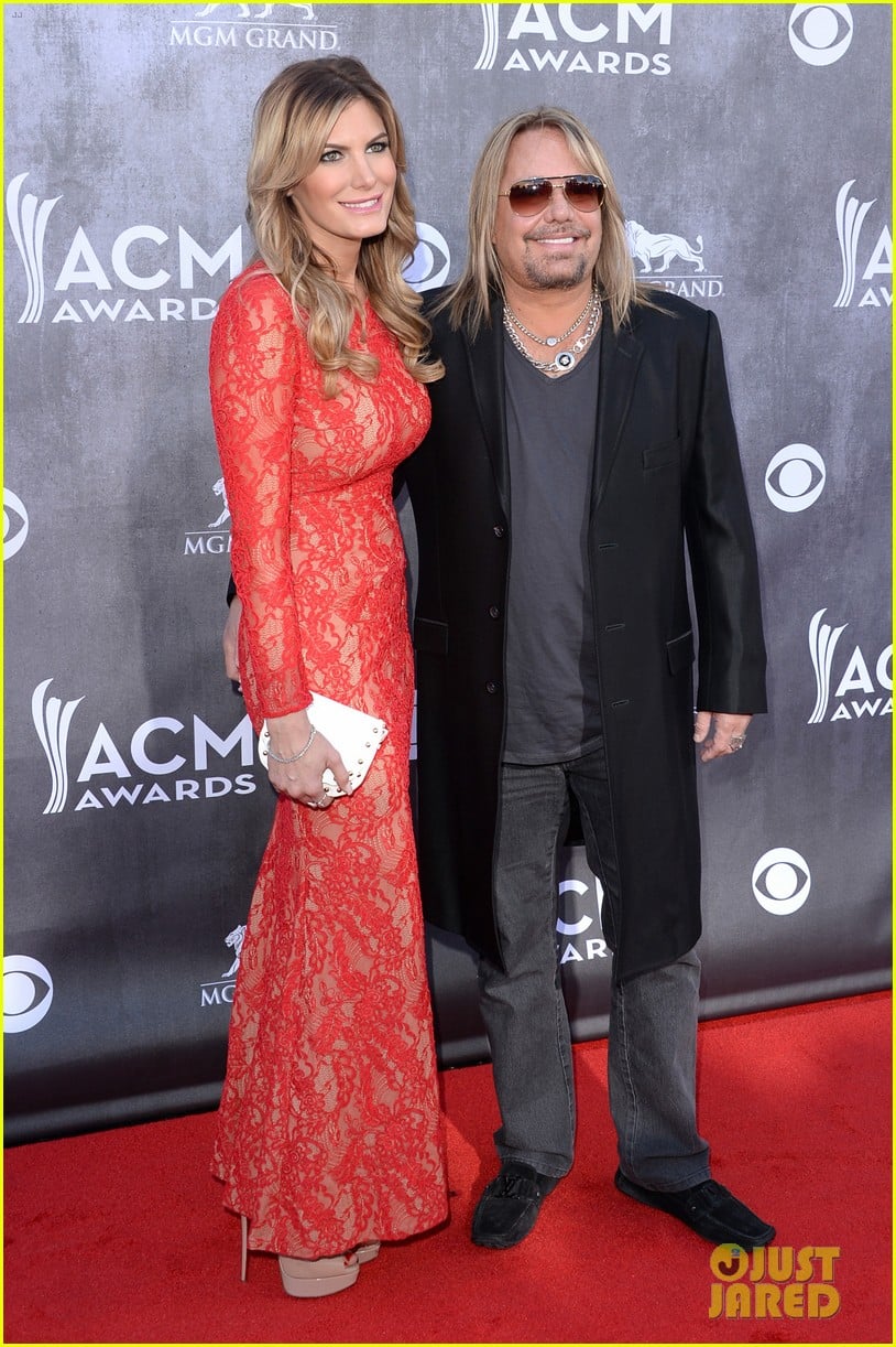 Vince Neil's Plane Involved in Deadly Arizona Crash, Girlfriend Rain ...