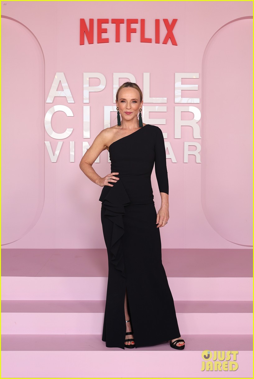 Kaitlyn Dever Joins Co-Stars Aisha Dee & Alycia Debnam-Carey at 'Apple Cider Vinegar' World ...