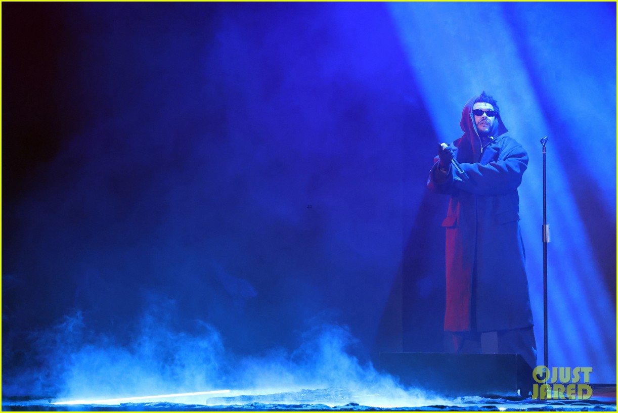 The Weeknd Ends Grammys Boycott, Gives Surprise 2025 Performance: Photo ...