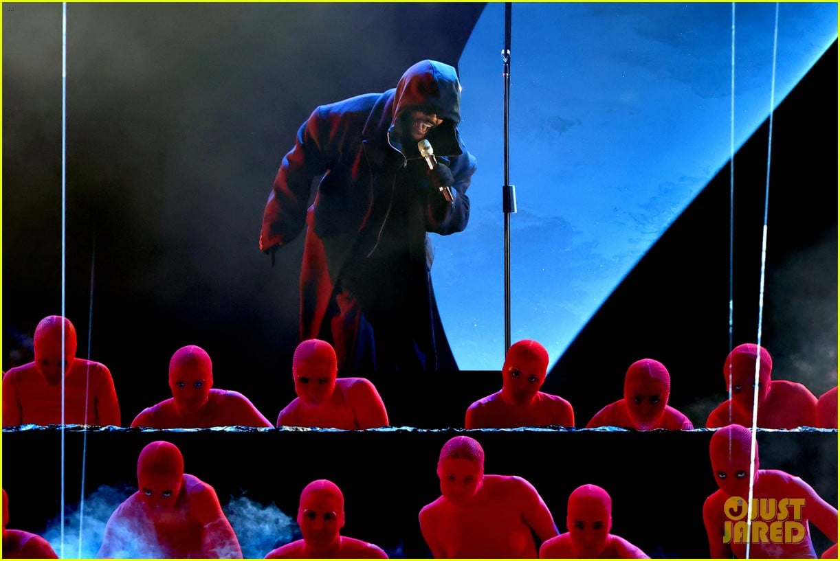 The Weeknd Ends Grammys Boycott, Gives Surprise 2025 Performance: Photo ...